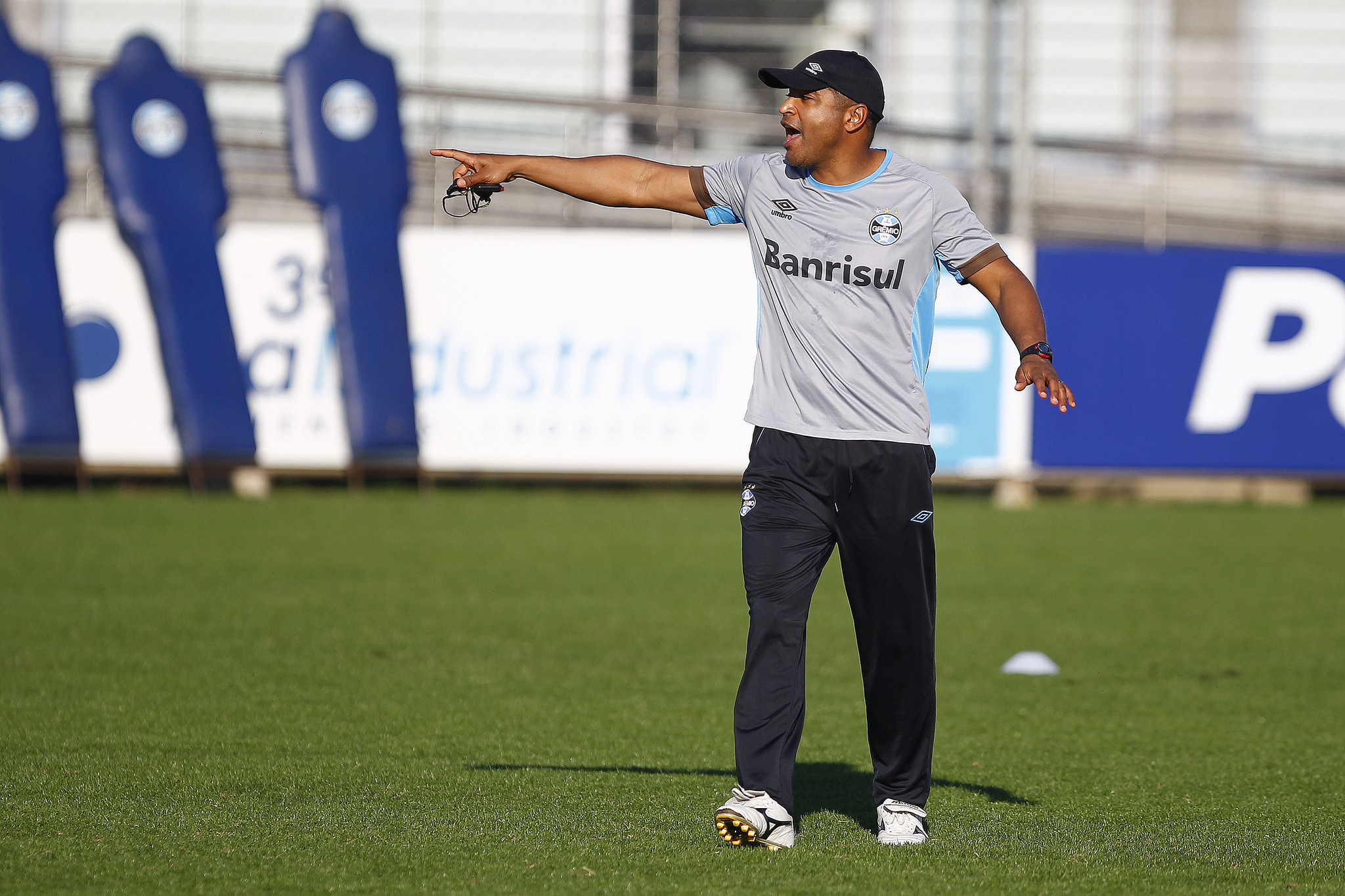 Recuperado, Henrique Almeida volta a ser opção para o ataque do Grêmio ...