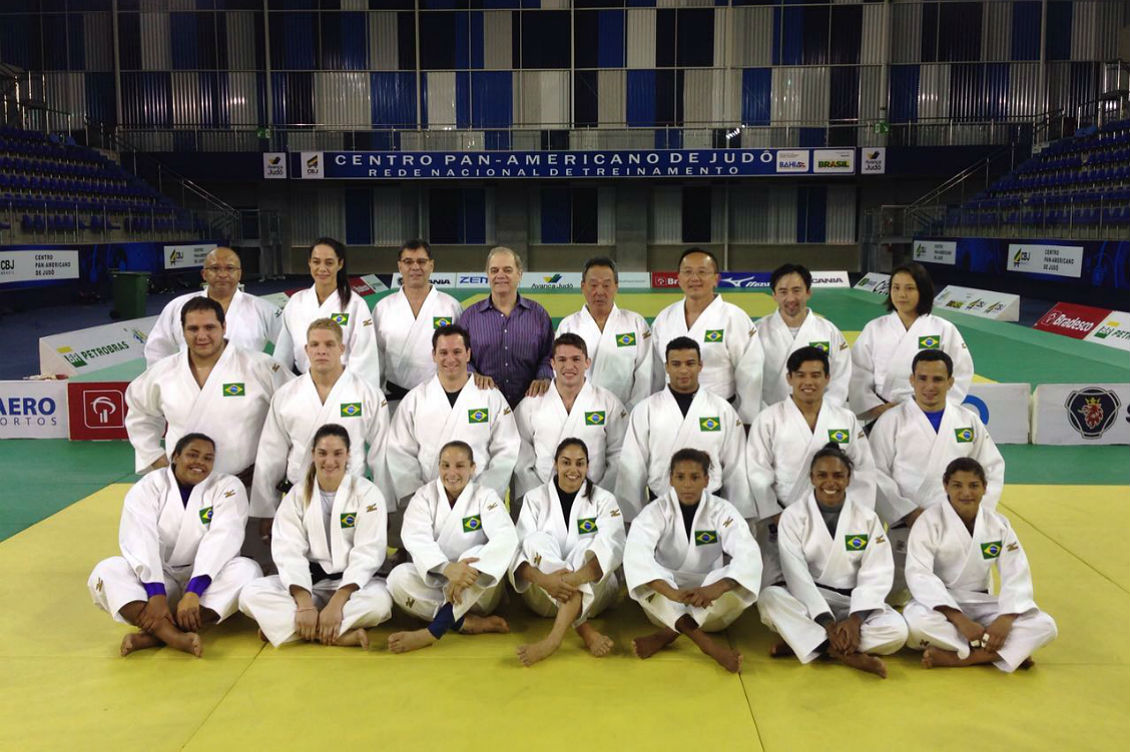 Seleção brasileira de judô recebe quimonos oficiais para as Olimpíadas ...