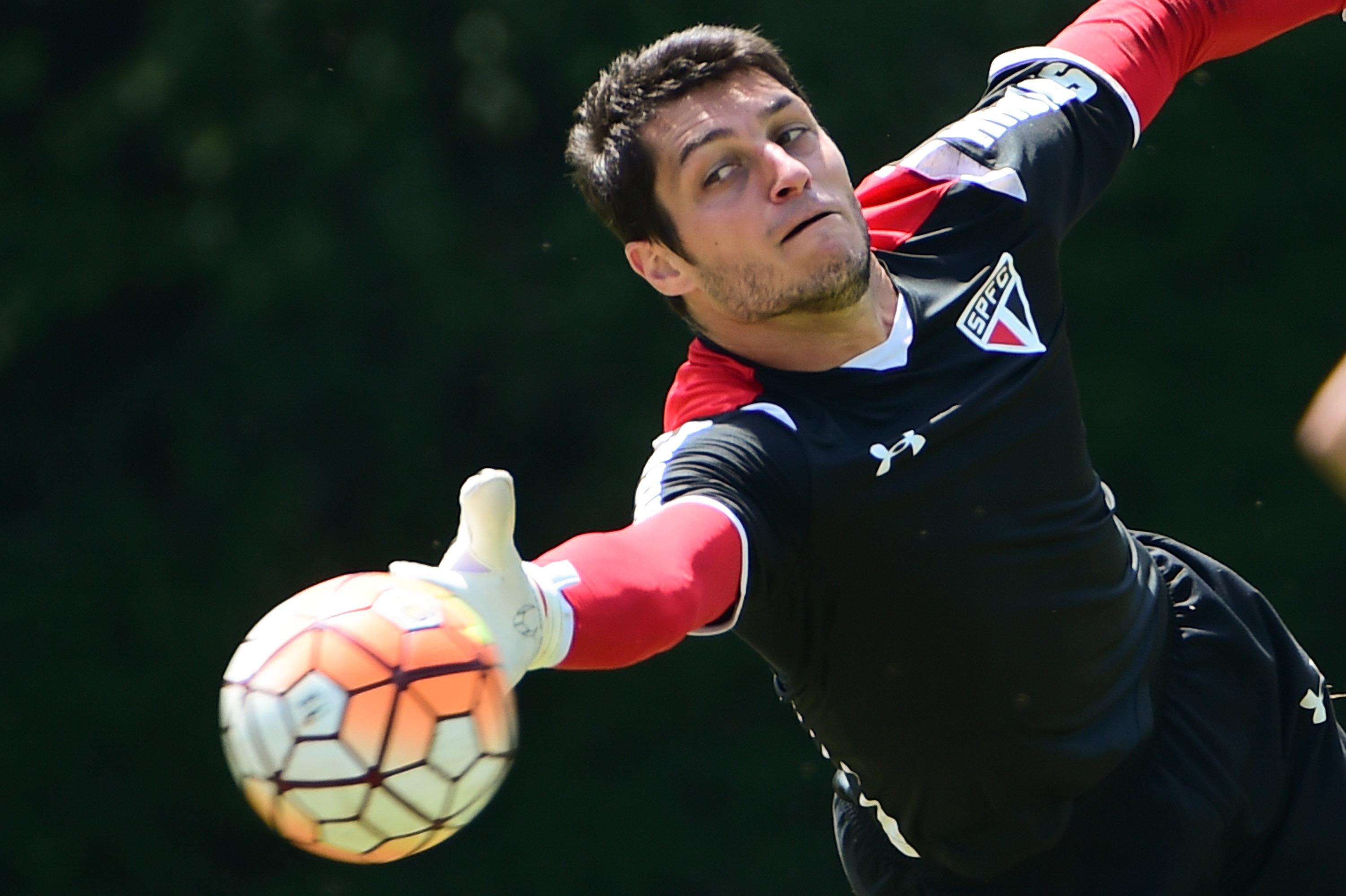 Veja fotos do goleiro Denis - Gazeta Esportiva