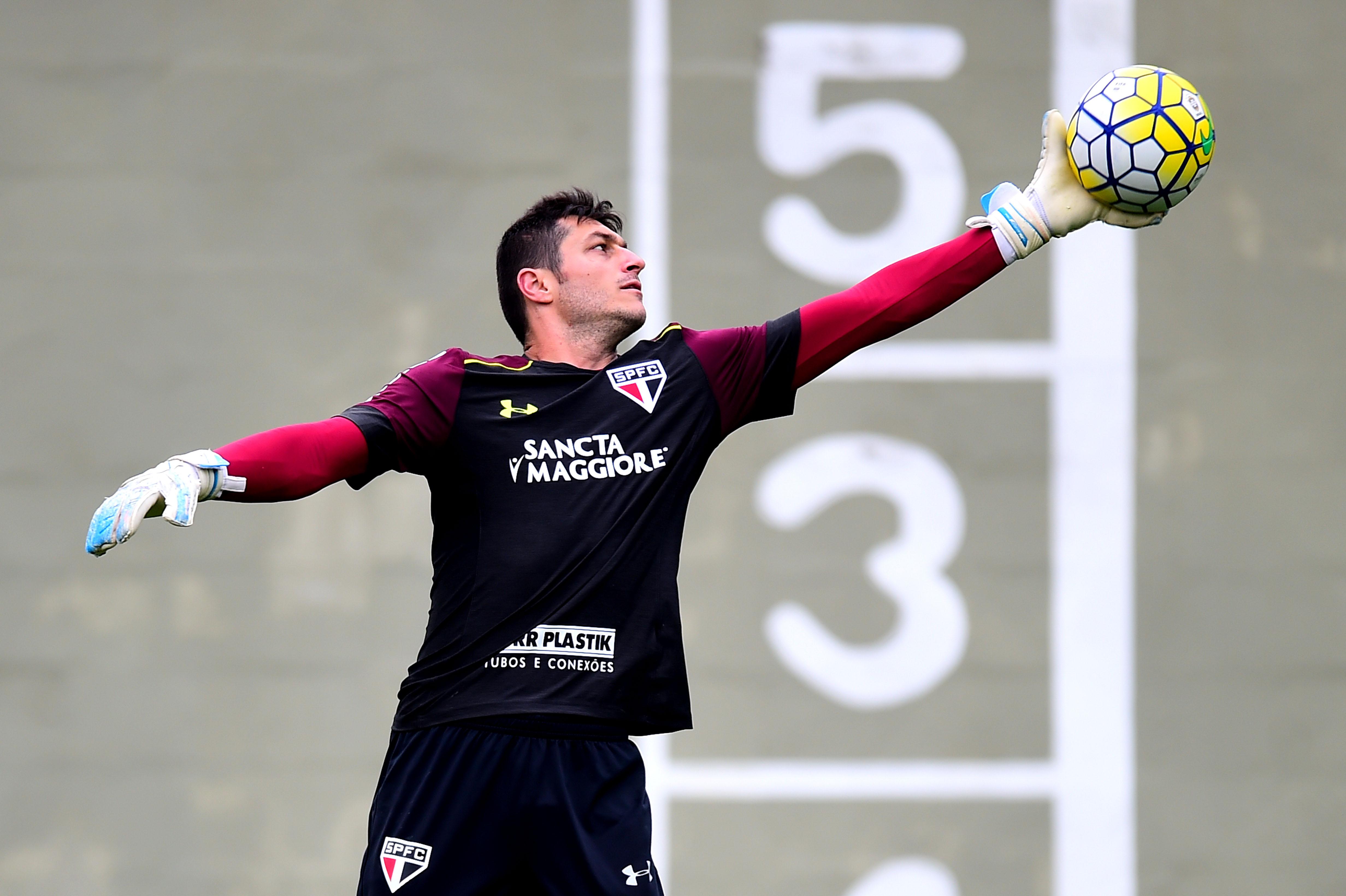 Veja fotos do goleiro Denis - Gazeta Esportiva