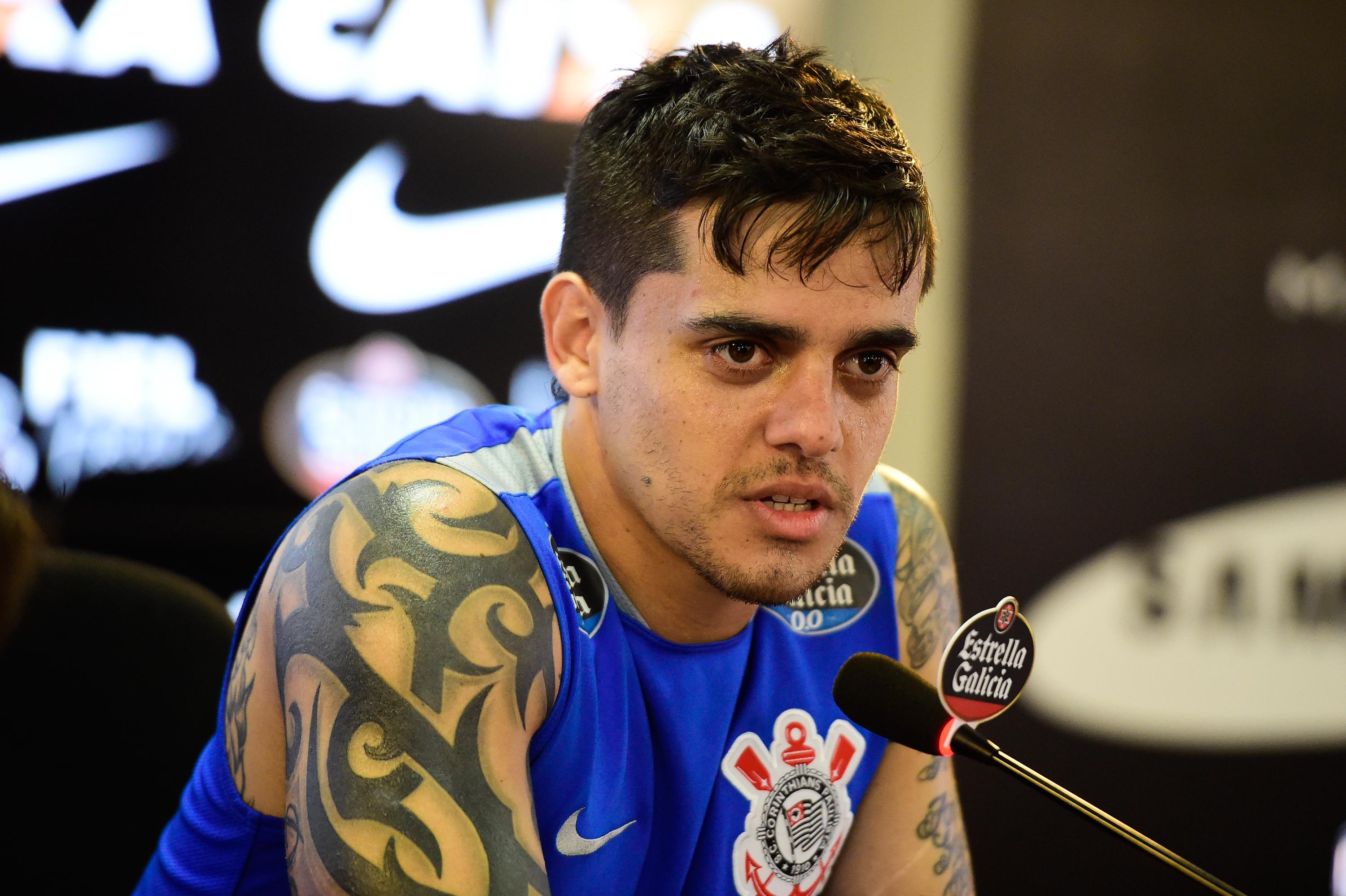 Fagner não vê semelhanças com rival: "Os dois precisam vencer, só isso ...