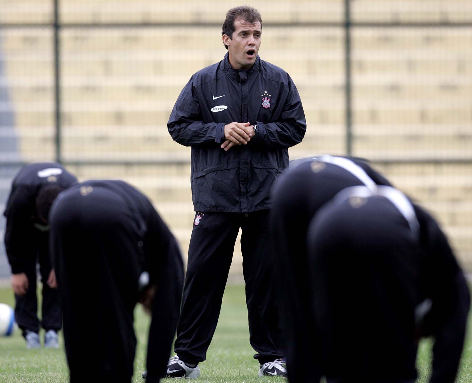 Veja fotos da carreira de Eduardo Baptista, aniversariante do dia ...