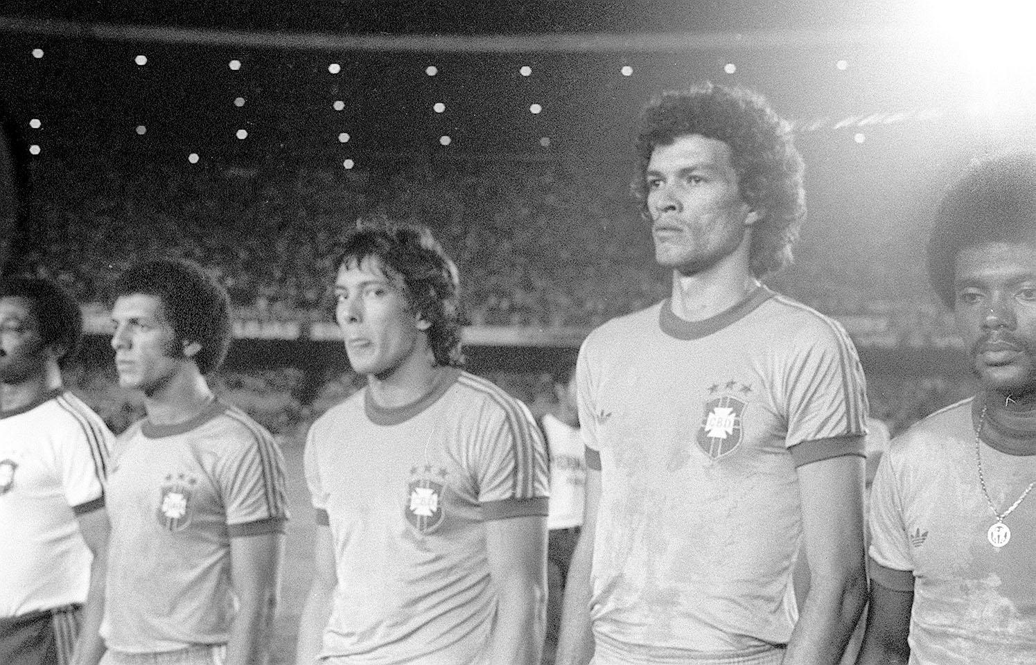 68 anos do nascimento de Sócrates: fotos do eterno ídolo - Gazeta Esportiva