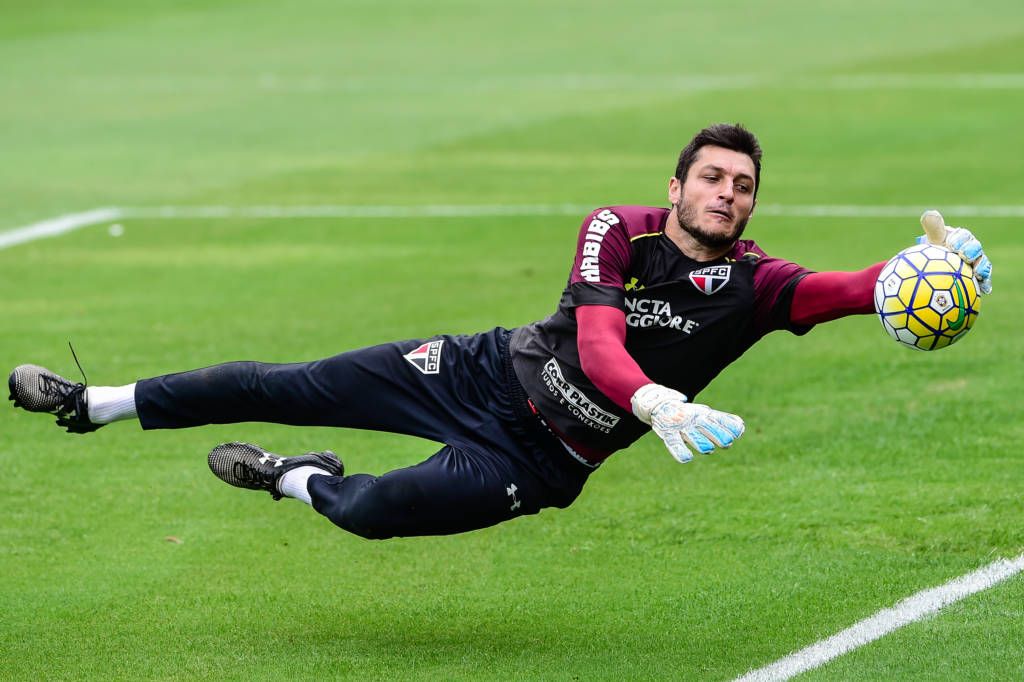 Veja fotos do goleiro Denis - Gazeta Esportiva