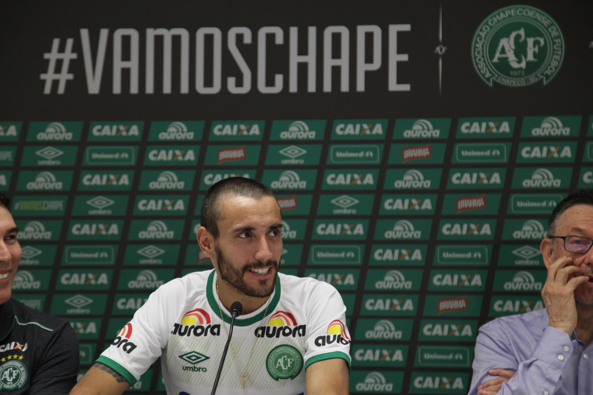 Alan Ruschel se emociona em entrevista; Follmann chega a Chapecó ...