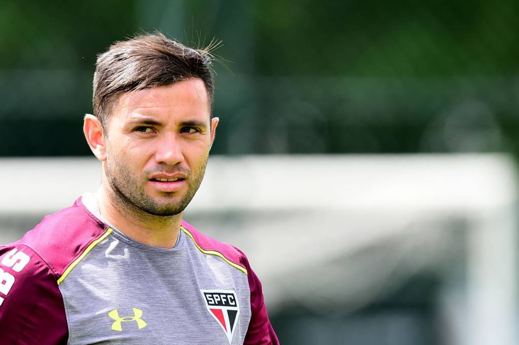 Sem espaço no São Paulo e no Cruzeiro, Mena entra na mira do Inter ...