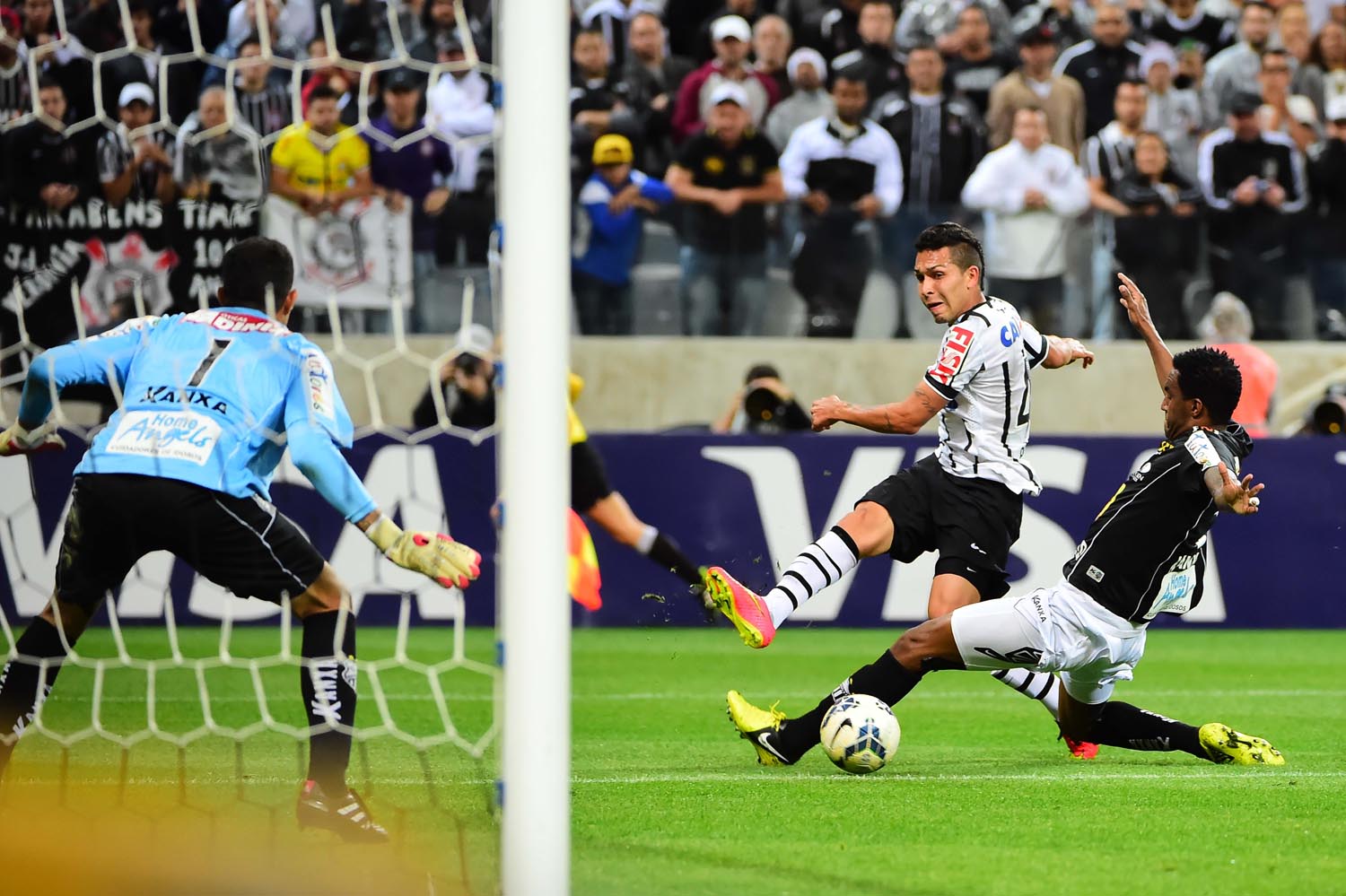 Veja fotos do jogador Petros - Gazeta Esportiva