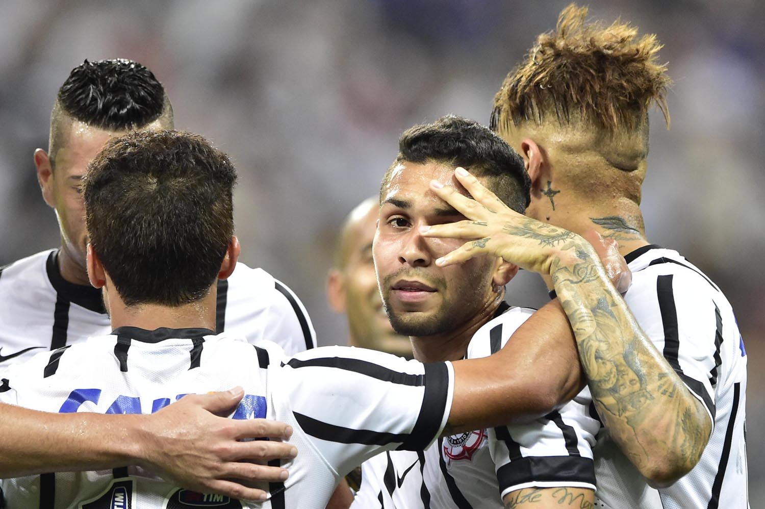 Veja fotos do jogador Petros - Gazeta Esportiva