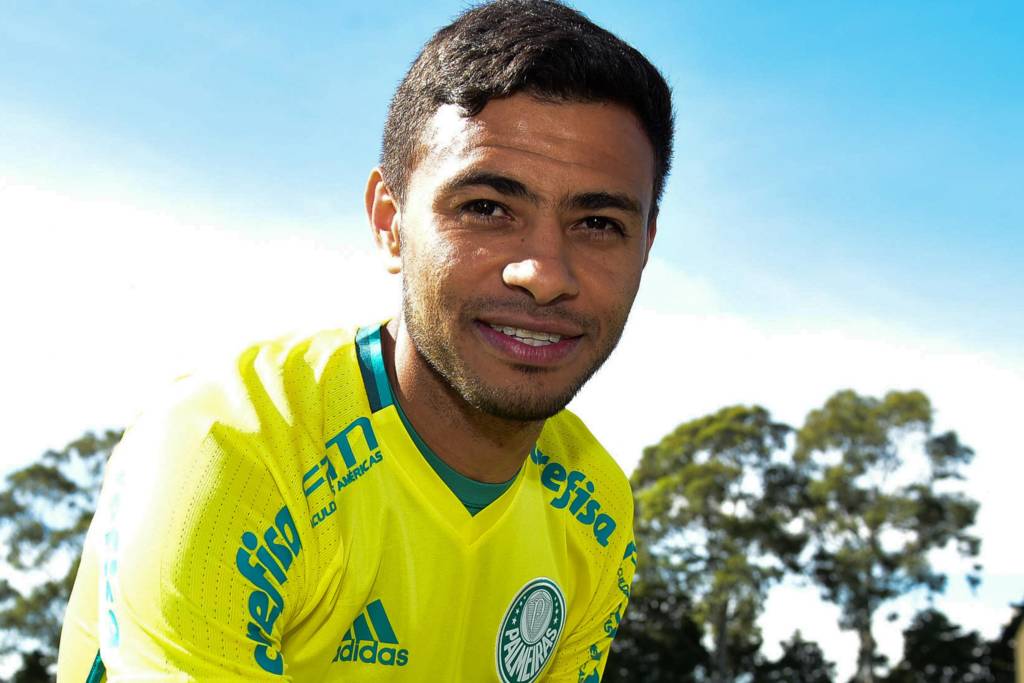 Cleiton Xavier acerta contrato para defender o Vitória por dois anos ...