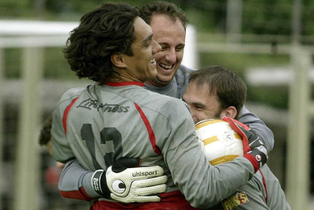 Maior reserva de Ceni, Roger crê em êxito do técnico: “Gosta de ser o ...