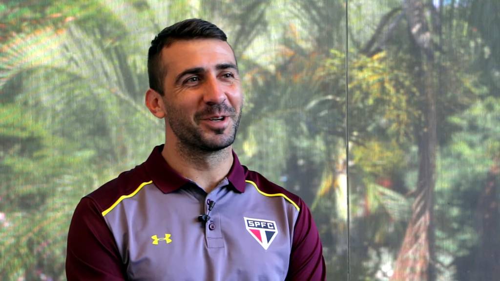 Veja o primeiro dia de Lucas Pratto no São Paulo - Vídeos - Gazeta ...