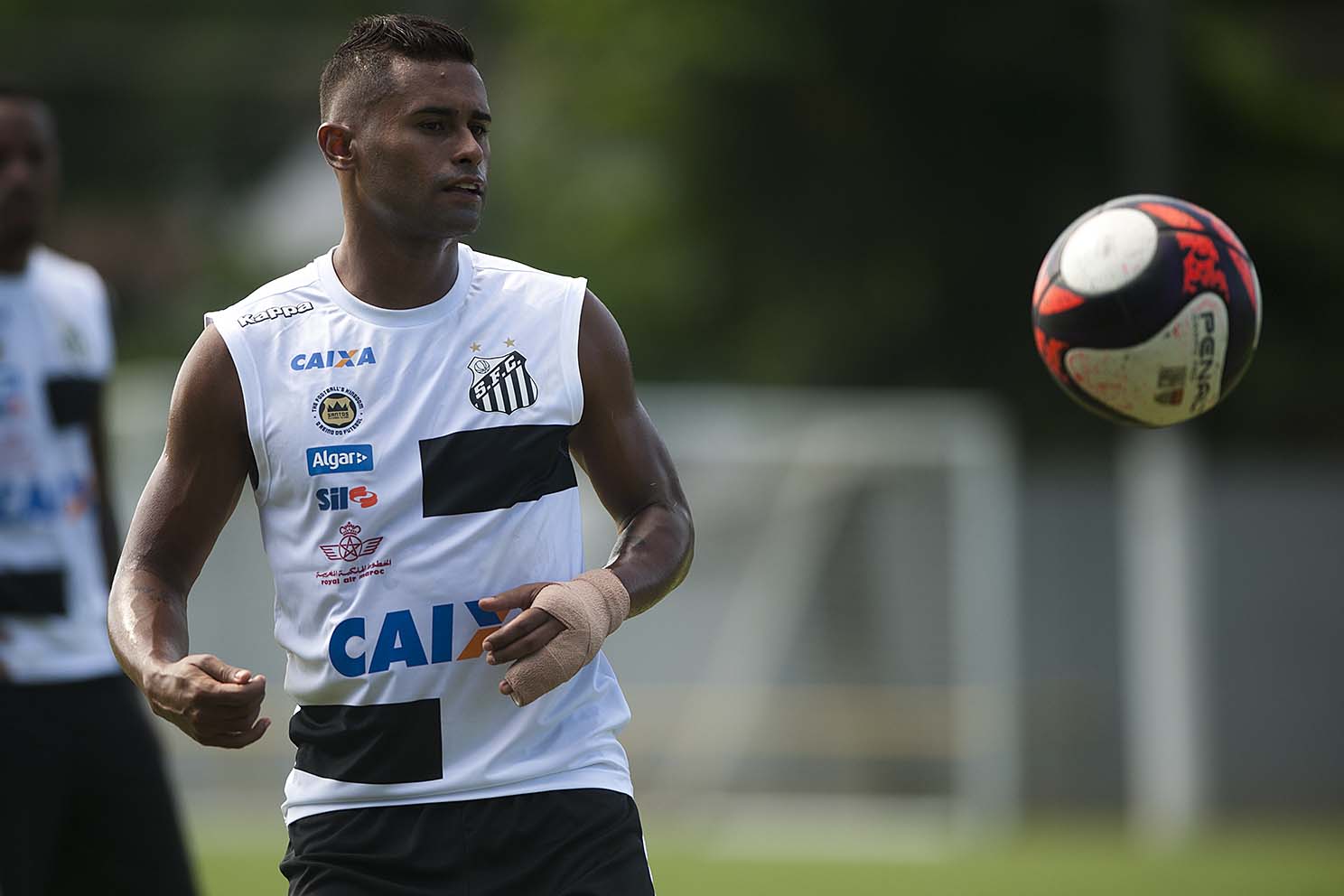 Kayke vibra com gol polêmico na estreia e afirma: "Foi 100% de ombro ...