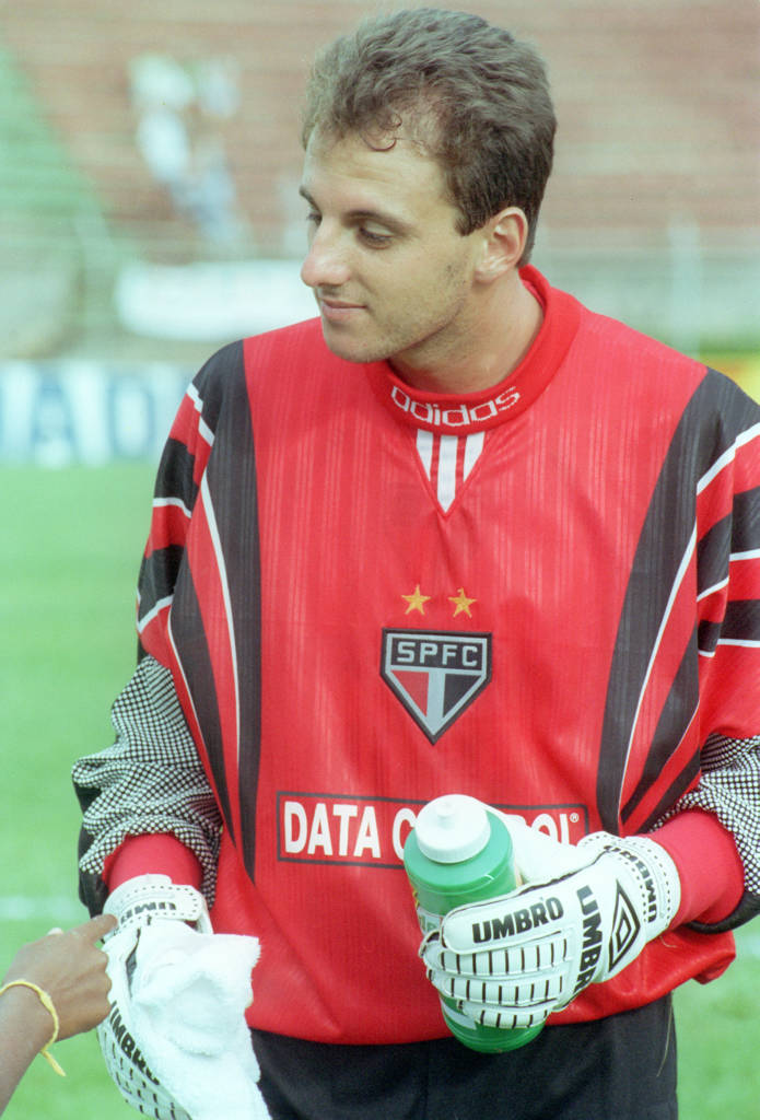 Rogério Ceni celebra 20 anos de seu primeiro gol: “não sabia comemorar ...