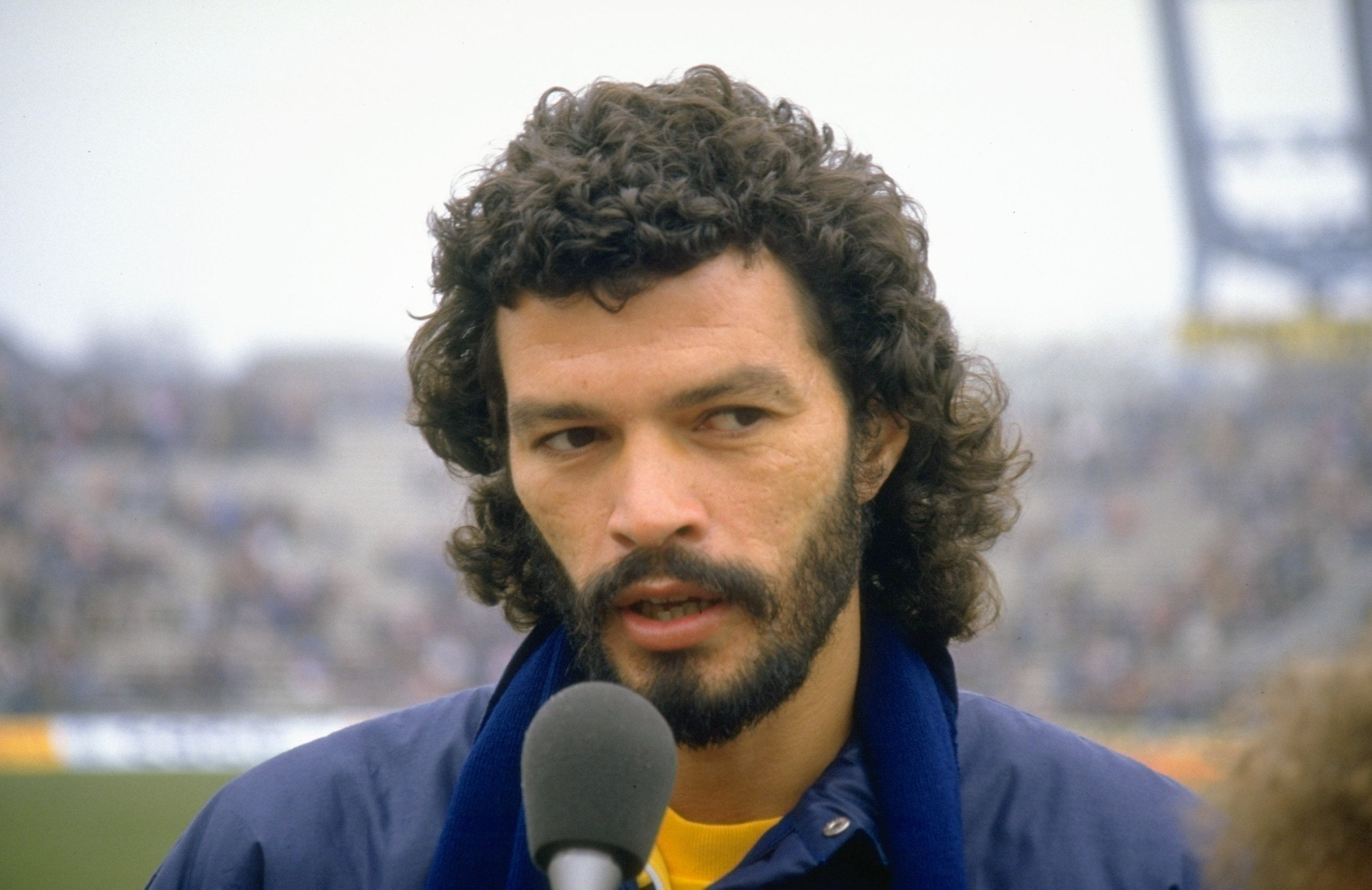 Sócrates completaria 63 anos; confira fotos da trajetória do Doutor ...