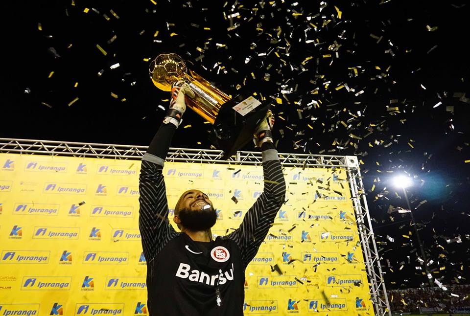 Herói, goleiro Danilo Fernandes valoriza título e rebate provocação ...