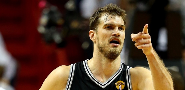 Tiago Splitter é reintegrado pelo Philadelphia 76ers e volta à NBA ...