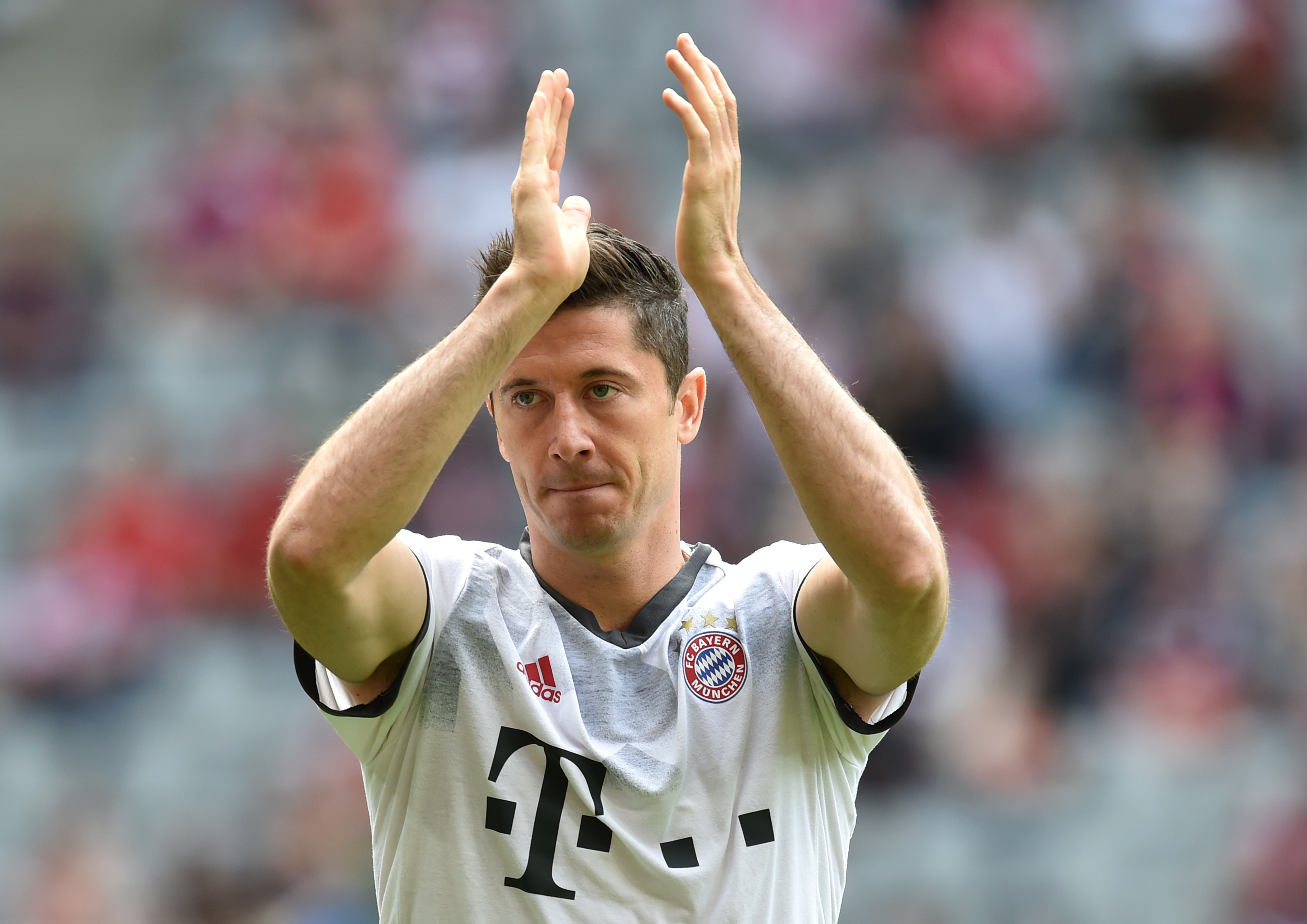 Após três gols, Lewandowski é exaltado pelo técnico Carlo Ancelotti ...