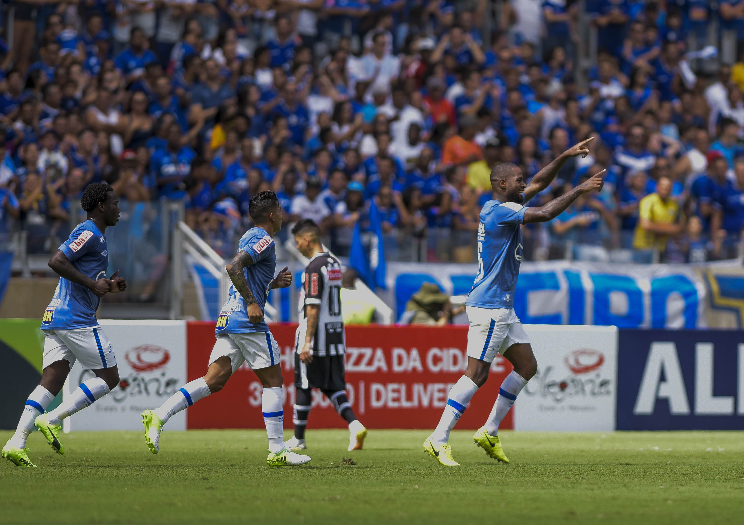 Dedé comemora gol contra a Pantera e dedica a família - Gazeta Esportiva