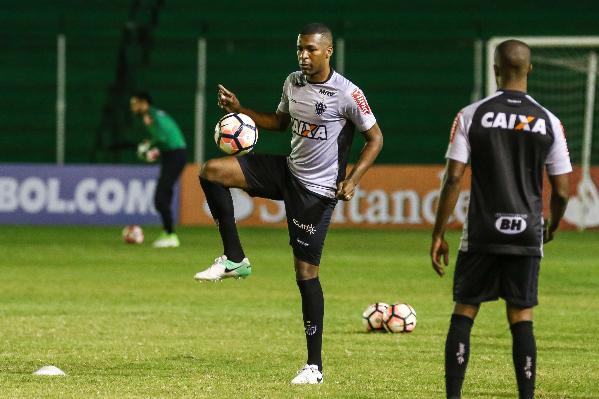 Erazo comemora retorno e pede mais chances para adquirir ritmo no Galo ...