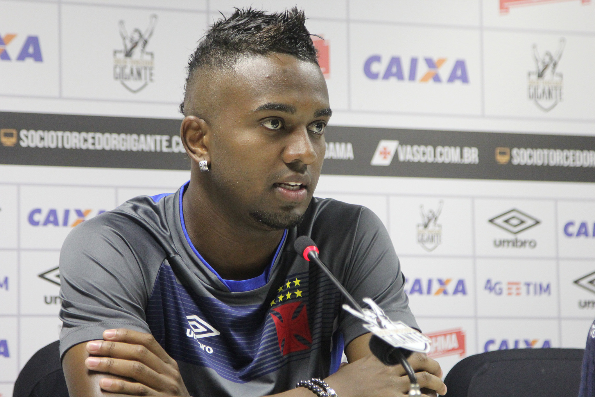 Kelvin comemora retorno entre os titulares e já foca no Fluminense ...