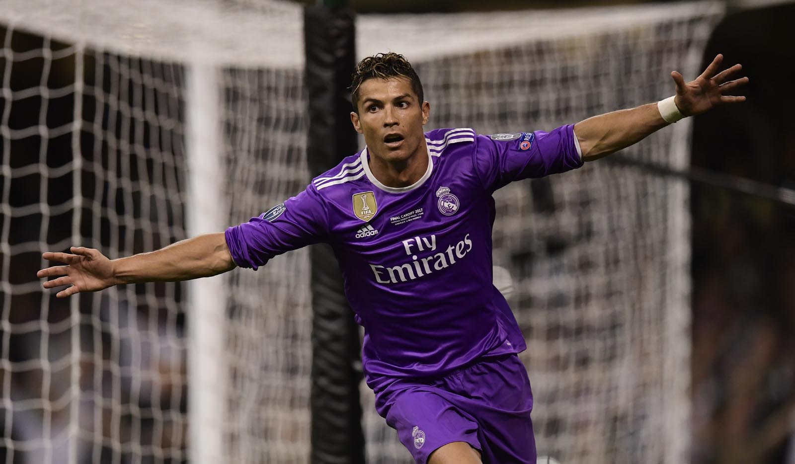 CR7 é o primeiro a marcar em três finais e se aproxima da Bola de Ouro ...