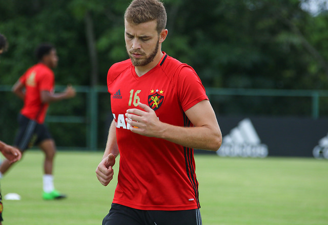 Com dores na perna, Thomás é vetado e não encara o Atlético-MG - Gazeta ...