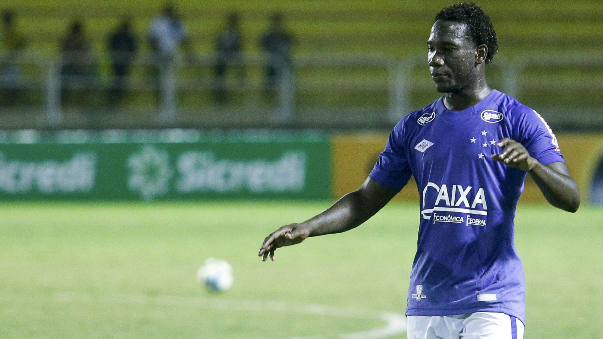 Caicedo supera problema familiar e reforça o Cruzeiro no clássico ...