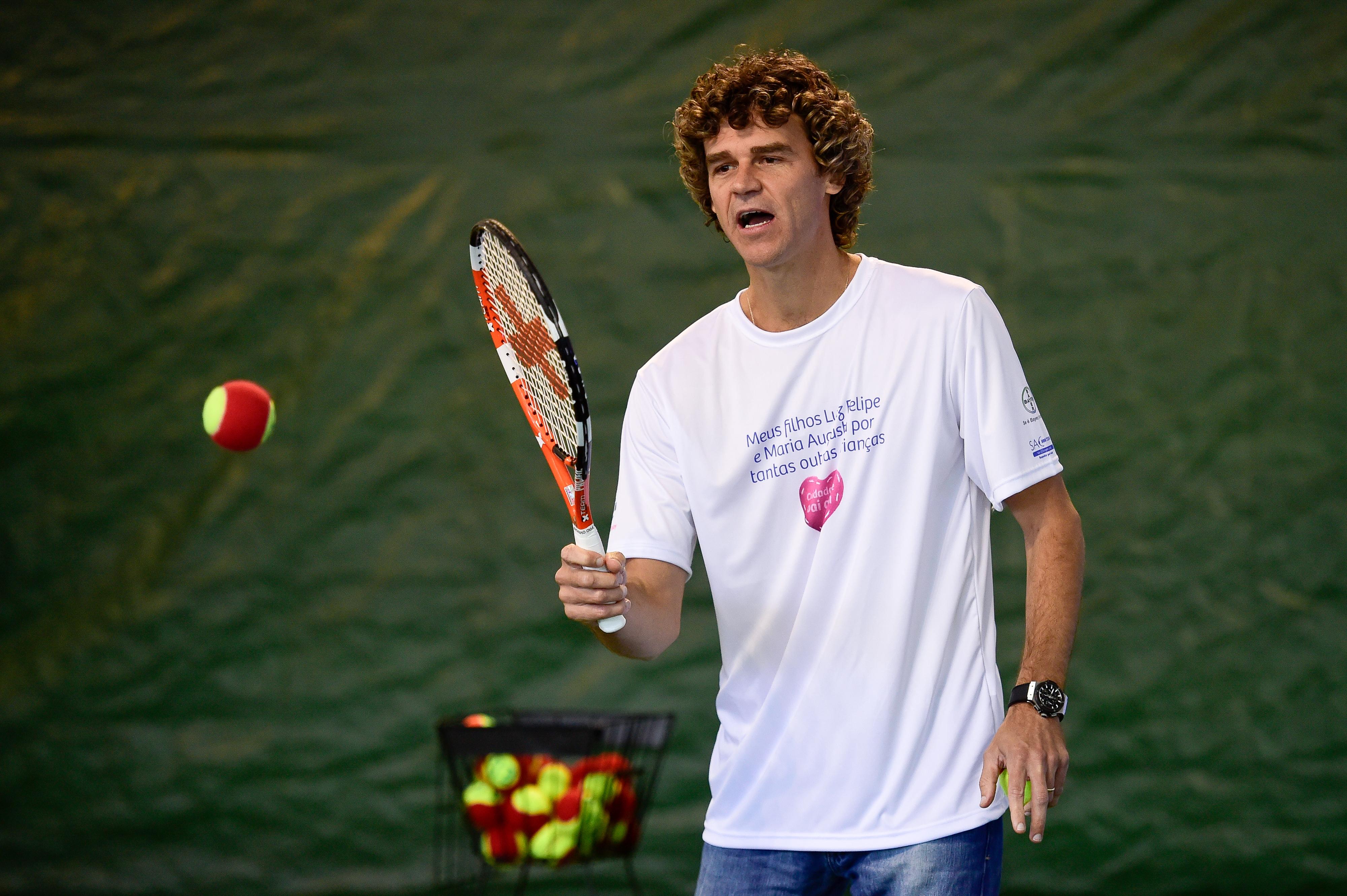 Guga acredita que dependência nas duplas é boa para o tênis brasileiro ...