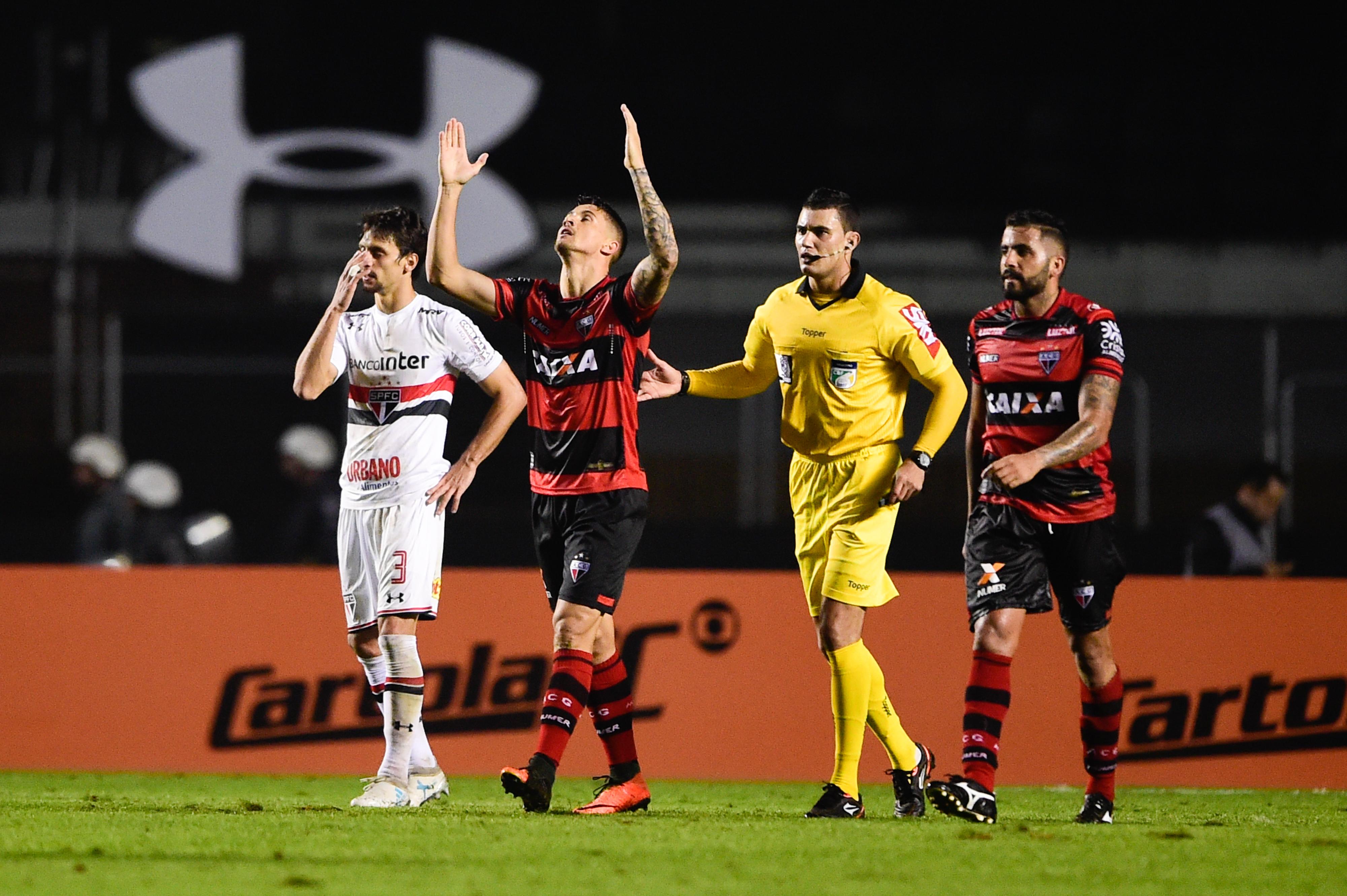 Everaldo explica gol de calcanhar e comemora ponto fora de casa - Gazeta Esportiva