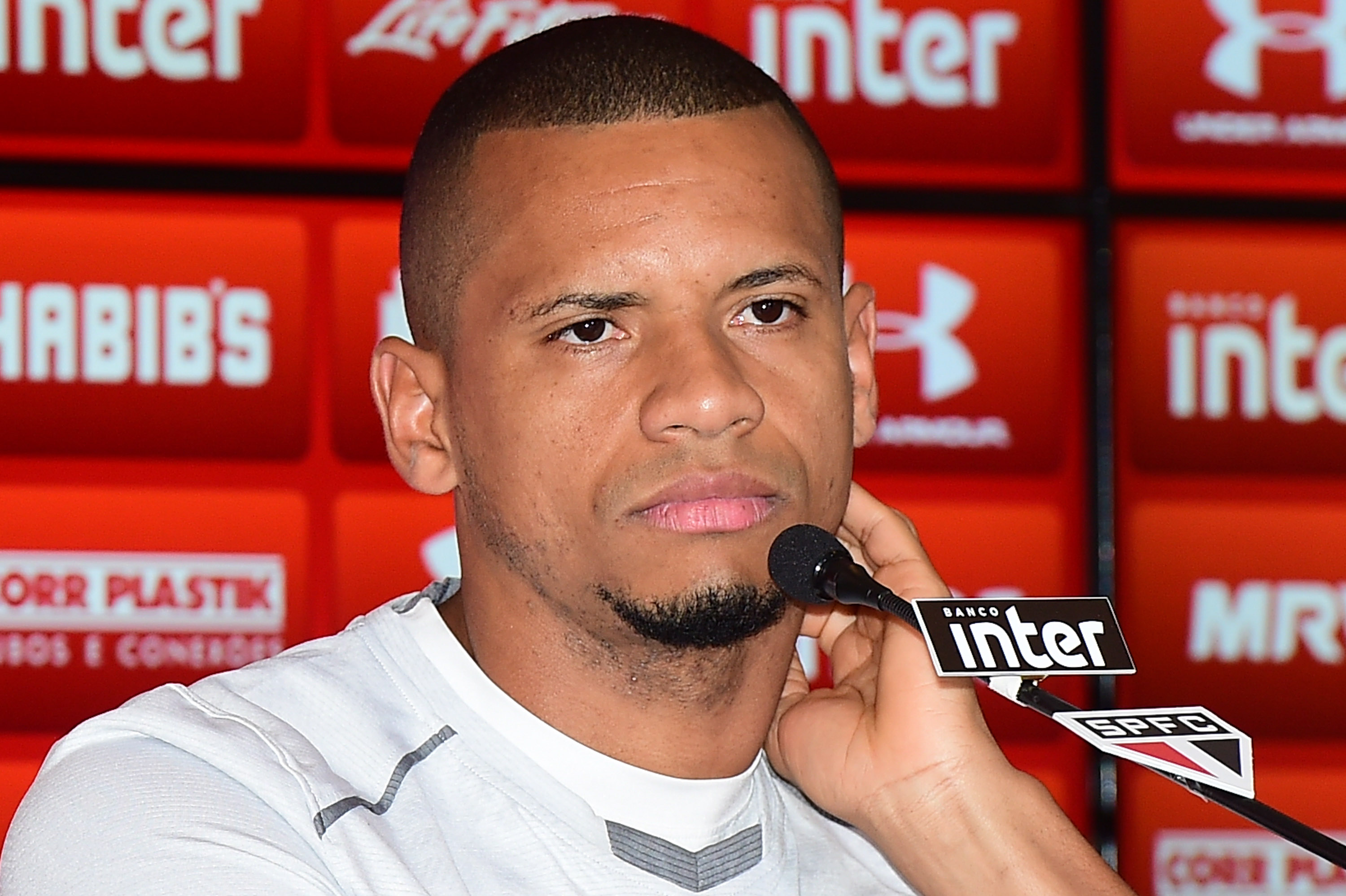 Coletiva do jogador Edimar do São Paulo: veja fotos - Gazeta Esportiva