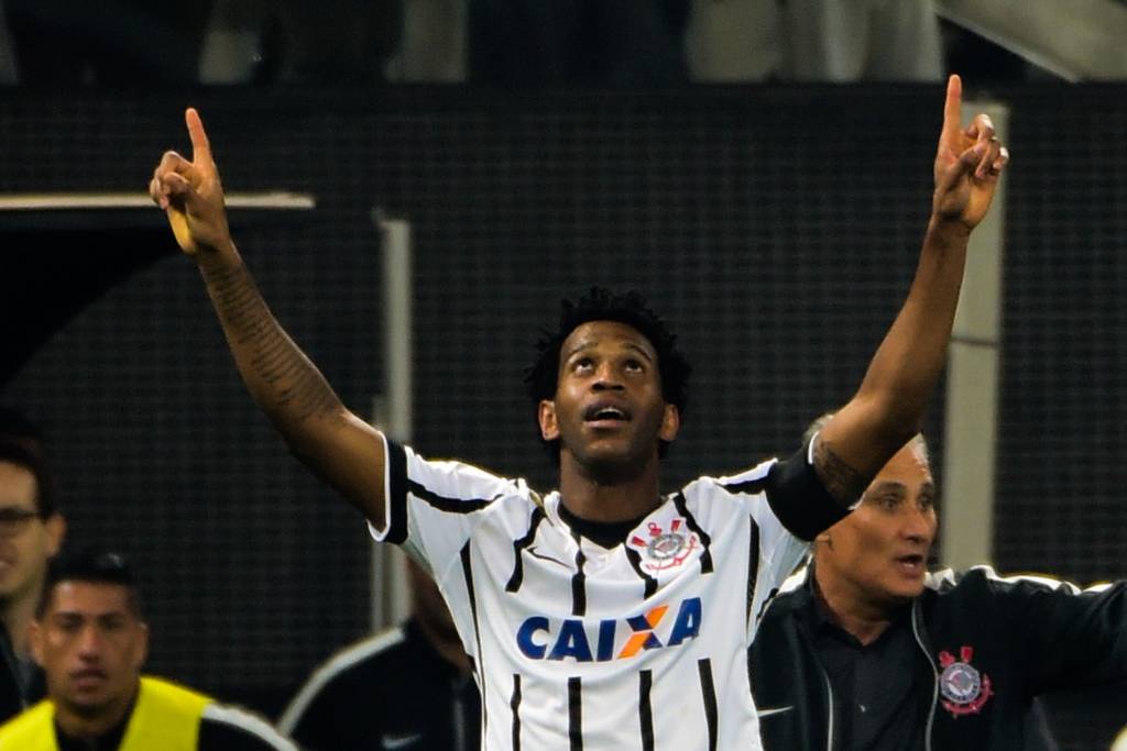 Confira fotos da passagem do zagueiro Gil pelo Corinthians - Gazeta ...