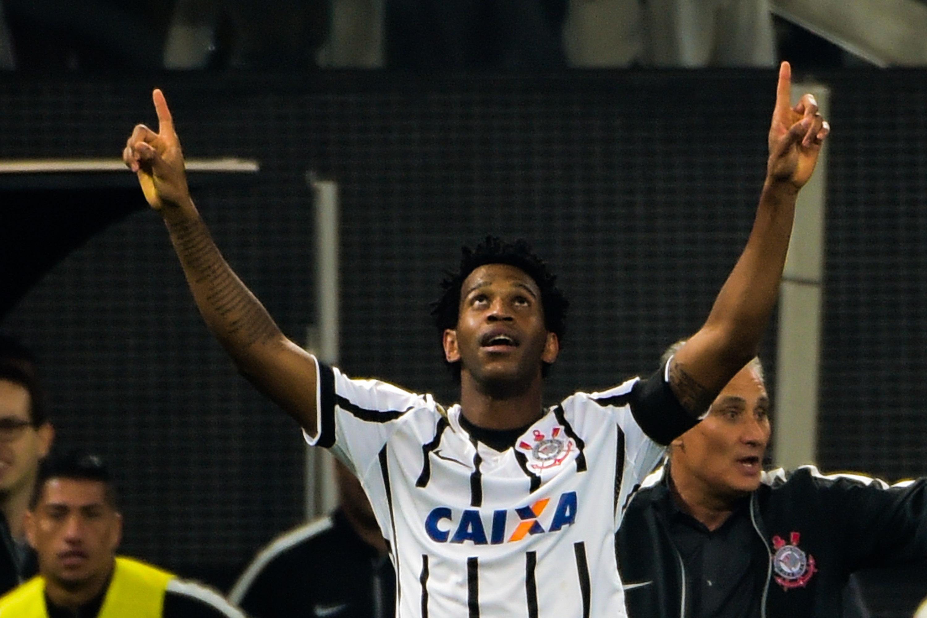 Confira fotos da passagem do zagueiro Gil pelo Corinthians - Gazeta ...