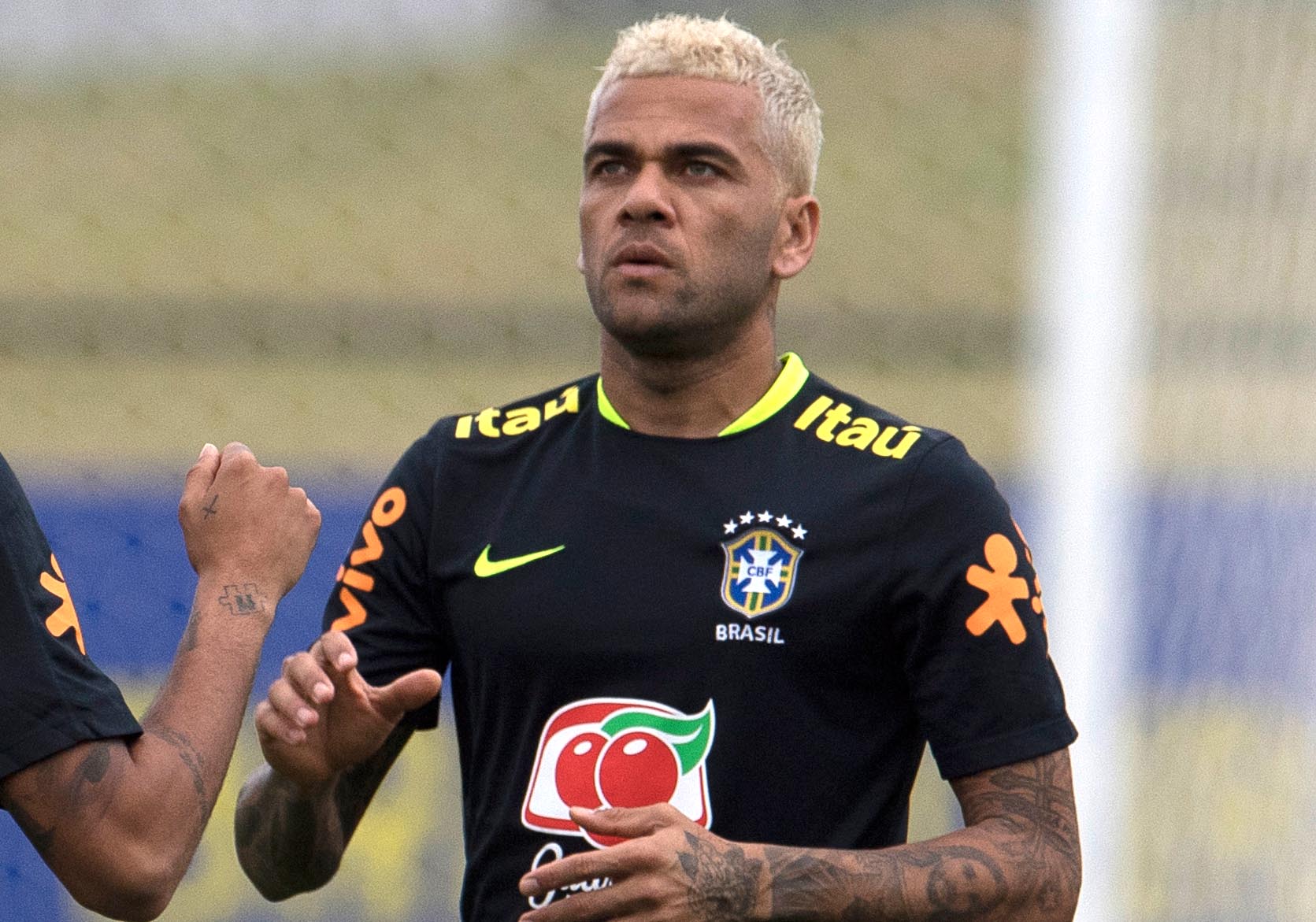 Daniel Alves publica mensagem em rede social: "Vai dar tudo certo ...