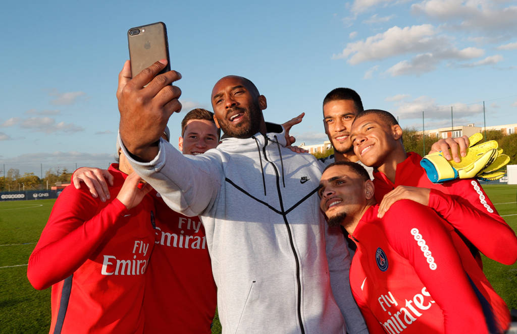Kobe Bryant vai a treino do PSG: veja fotos - Gazeta Esportiva