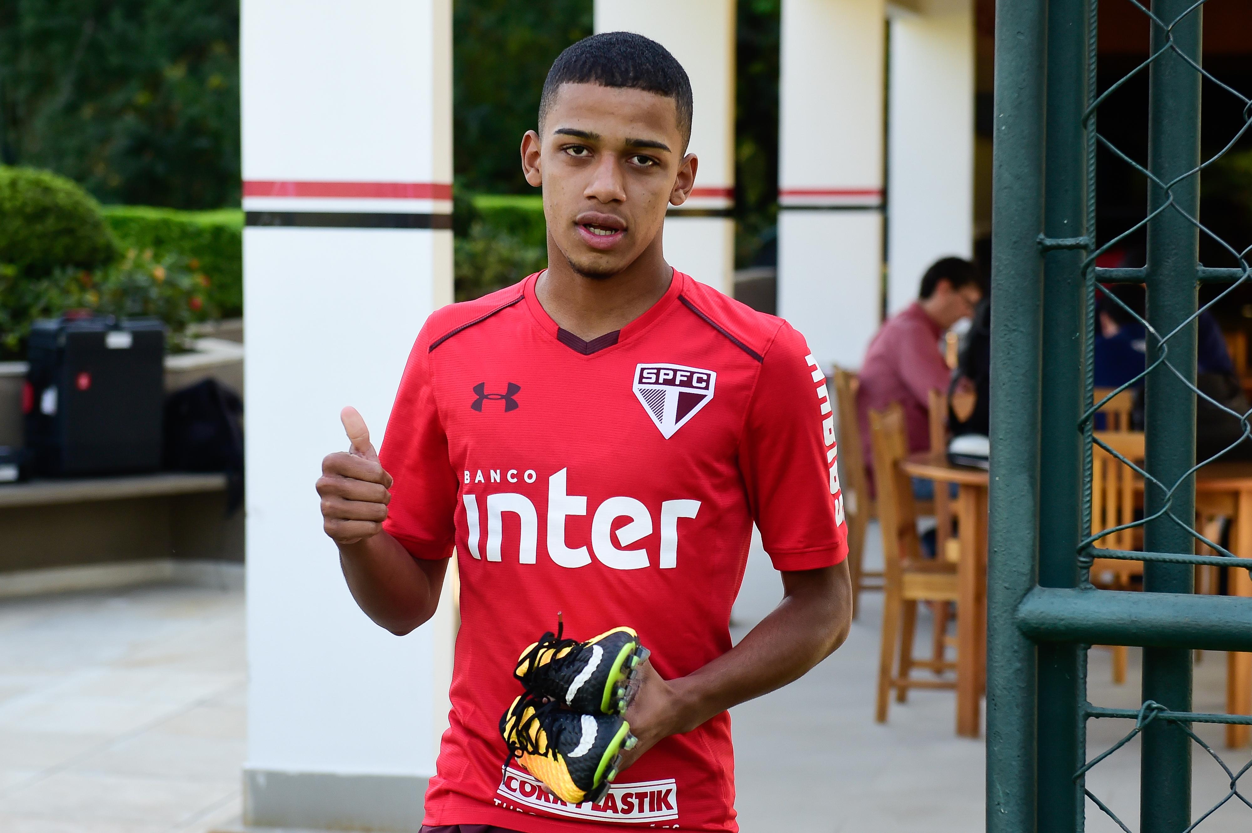 Atacante Brenner completa 21 anos: veja fotos pelo Tricolor - Gazeta ...