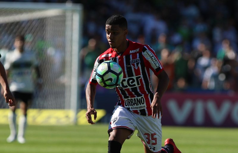 Após estrear como titular, Brenner se coloca à disposição de Dorival ...