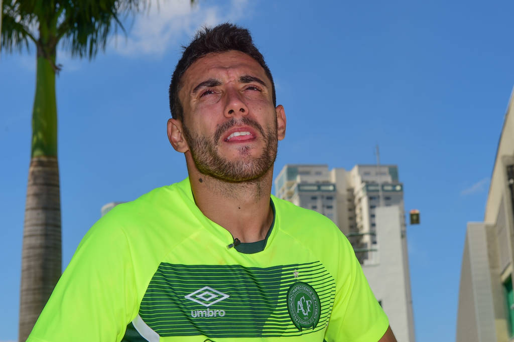 Veja entrevista com Alan Ruschel, sobrevivente da tragédia com a ...