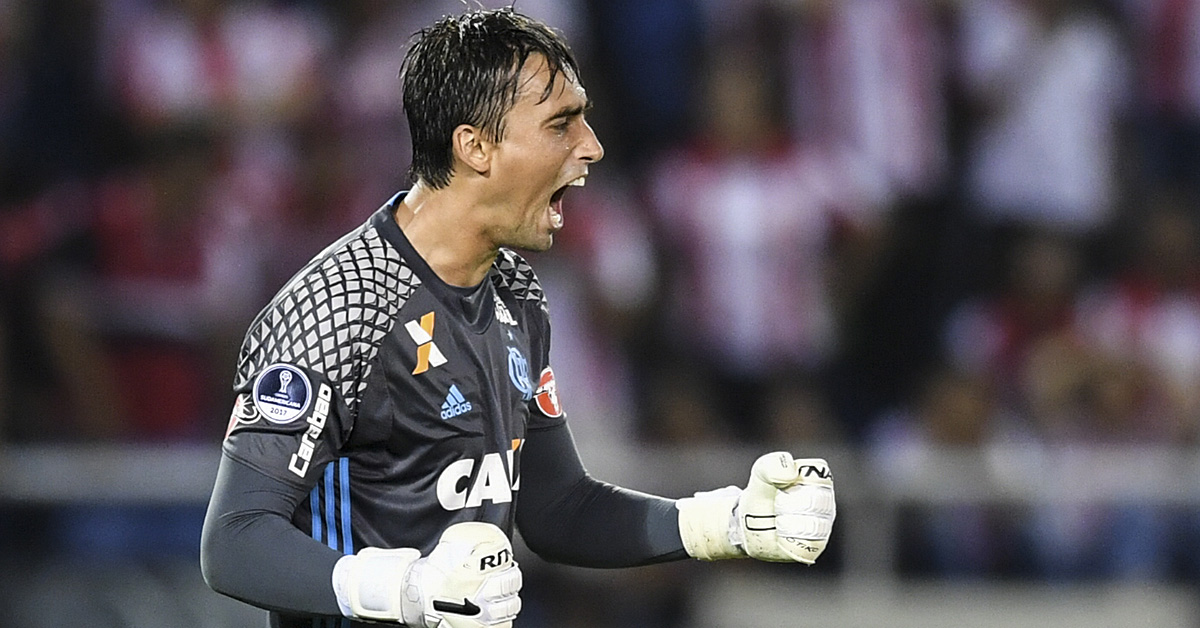 Flamengo empresta goleiro César ao Atlético-GO até o final de 2021 ...