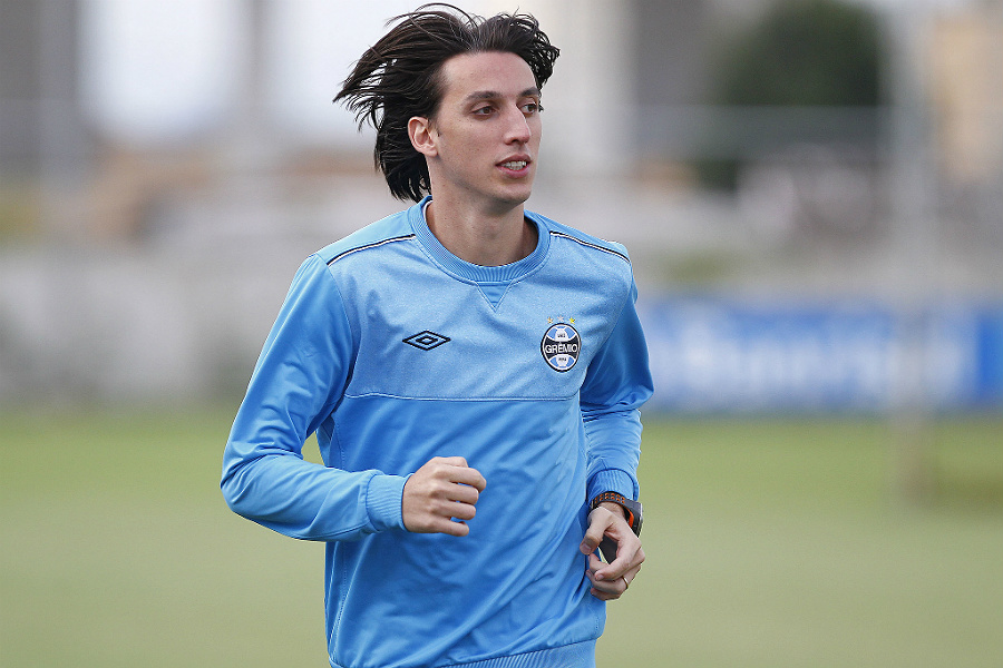 Pedro Geromel lança projeto para ajudar instituições sociais - Gazeta ...