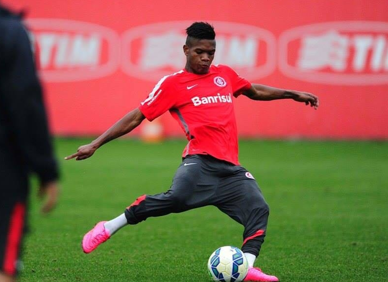 Atacante Marcinho renova com o Internacional - Gazeta Esportiva