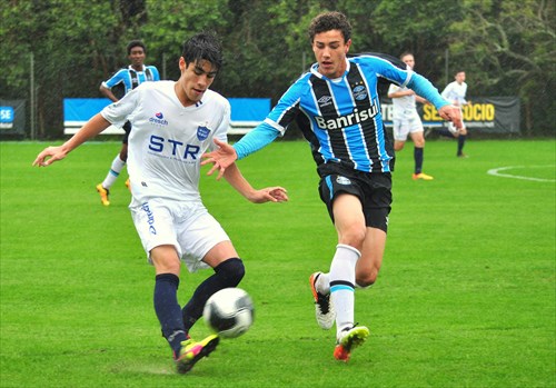 Jornal catalão afirma que Barcelona está de olho em joia do Grêmio ...