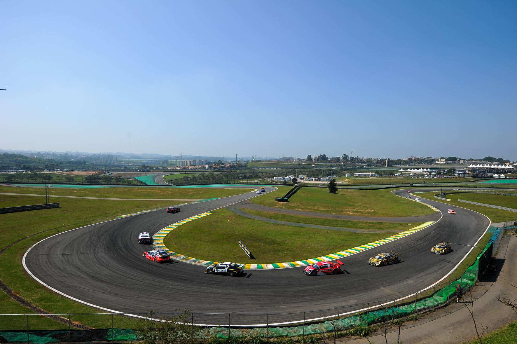 Interlagos recebe iluminação na pista e poderá realizar provas noturnas ...