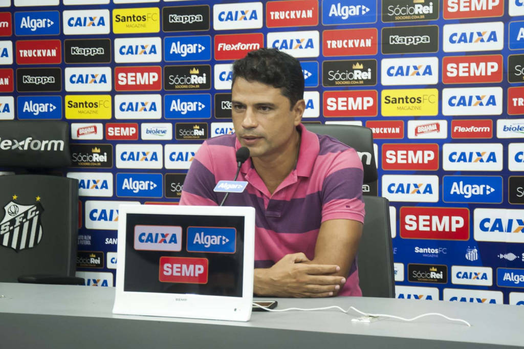 Confira como foi a coletiva de William Machado no Santos - Vídeos ...