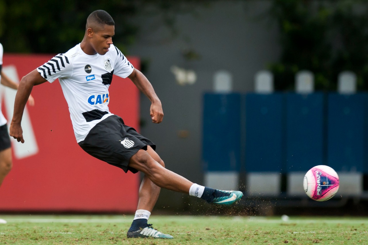 Promessa do Santos rechaça saída do clube: "Espero ficar" - Gazeta ...
