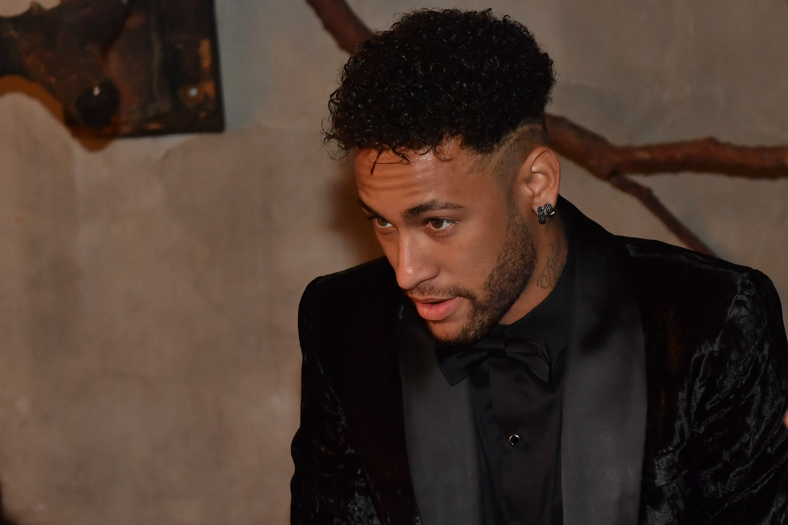 Veja fotos de Neymar no baile de gala da amfAR - Gazeta Esportiva