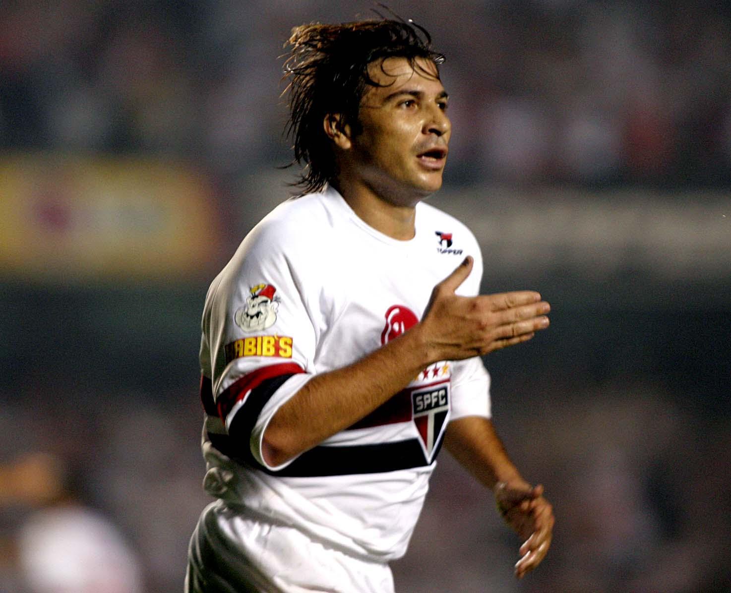 Luizão completa 44 anos: veja as fotos do eterno goleador - Gazeta ...