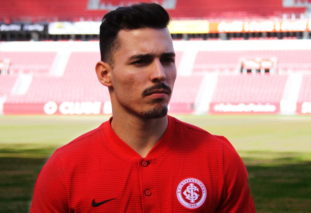 Zeca é oficialmente apresentado no Internacional - Gazeta Esportiva