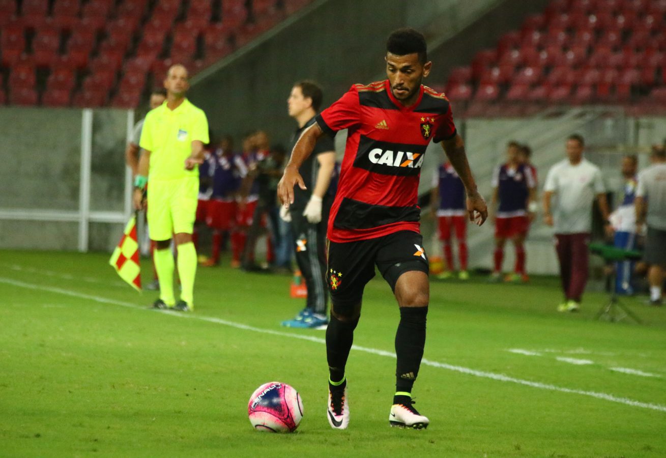 Rogério vive expectativa para completar 100 jogos pelos Sport - Gazeta ...