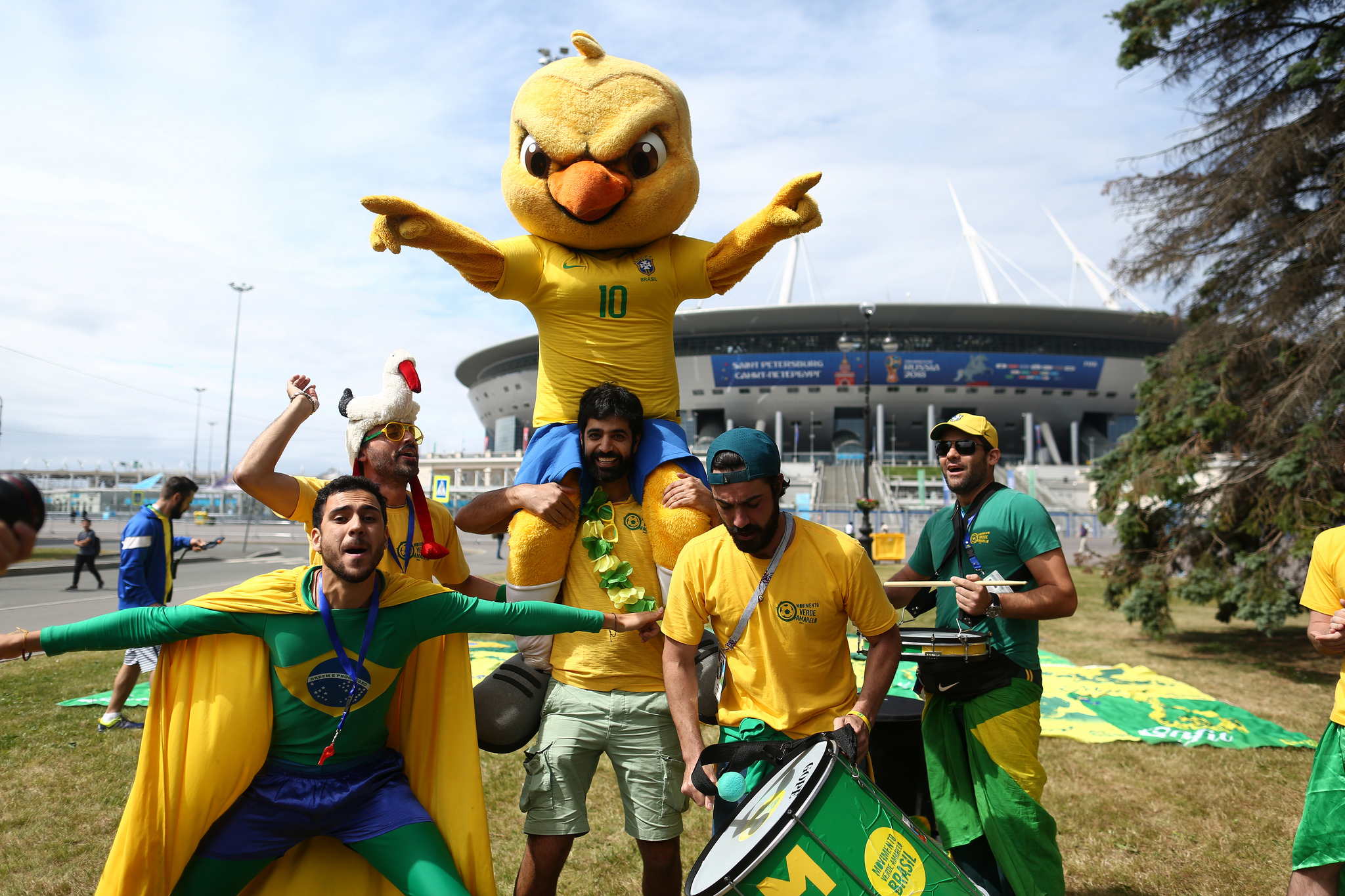 Veja fotos do Canarinho Pistola, mascote da Seleção Brasileira - Gazeta ...