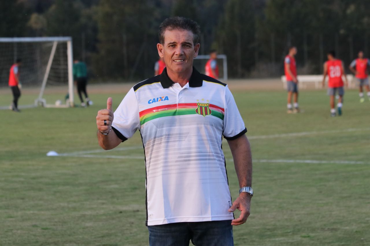 Paulo Roberto é apresentado no Sampaio e afirma: "situação é reversível ...